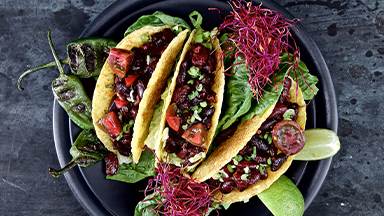 Heta böntacos med vegetariska tillbehör | GoGreen